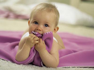 Por quê meu bebê leva tudo à boca? – Comtac Kids